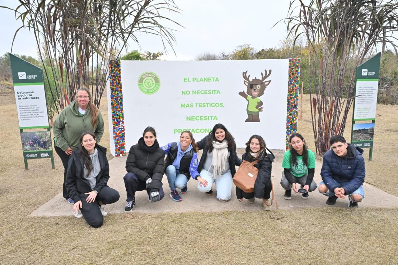 Sofía Galnares: “De un mini basural a una plaza con mural reciclado ...